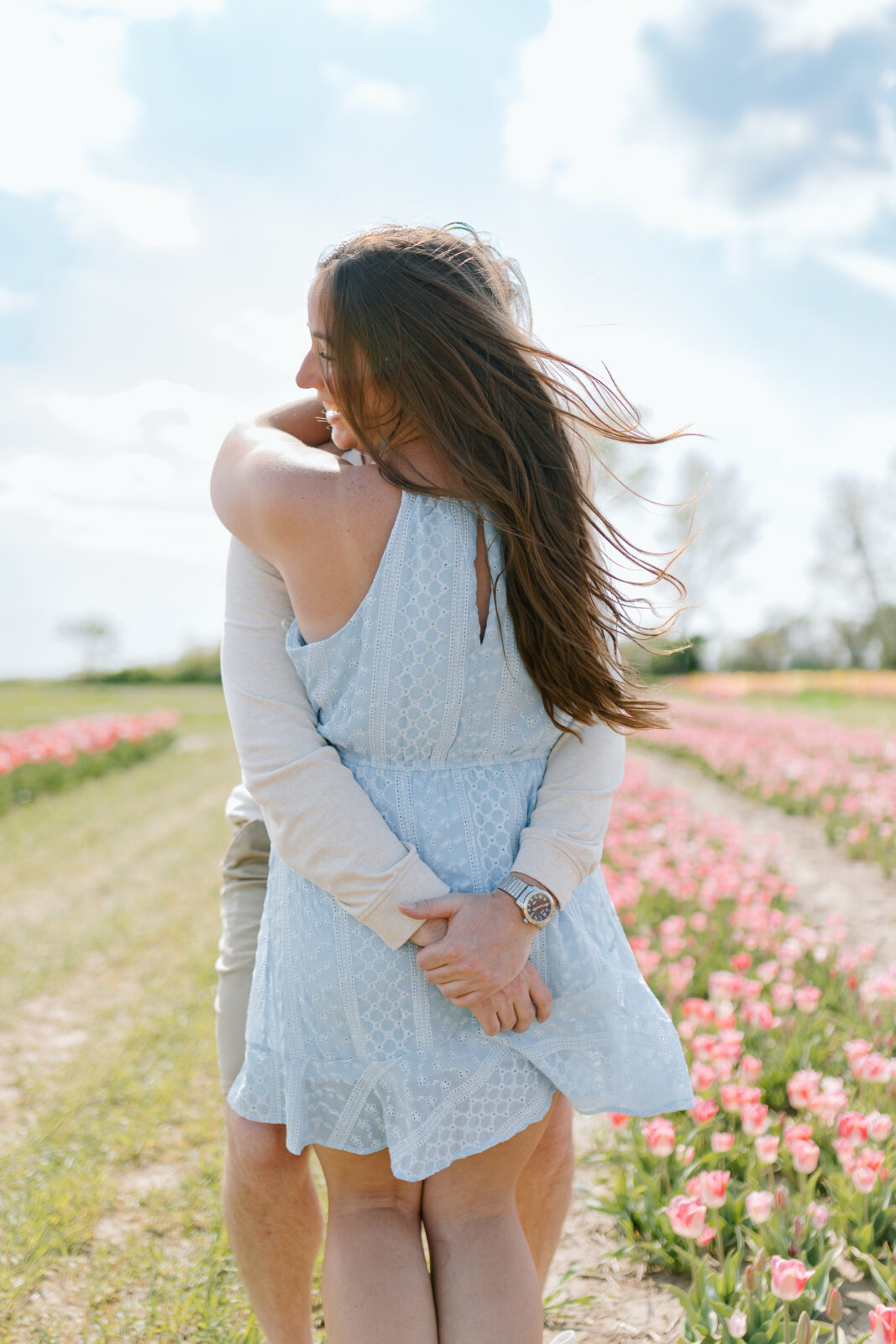 Flower Field Couples Photoshoot | Midwest Tulip Fest » Charity White ...