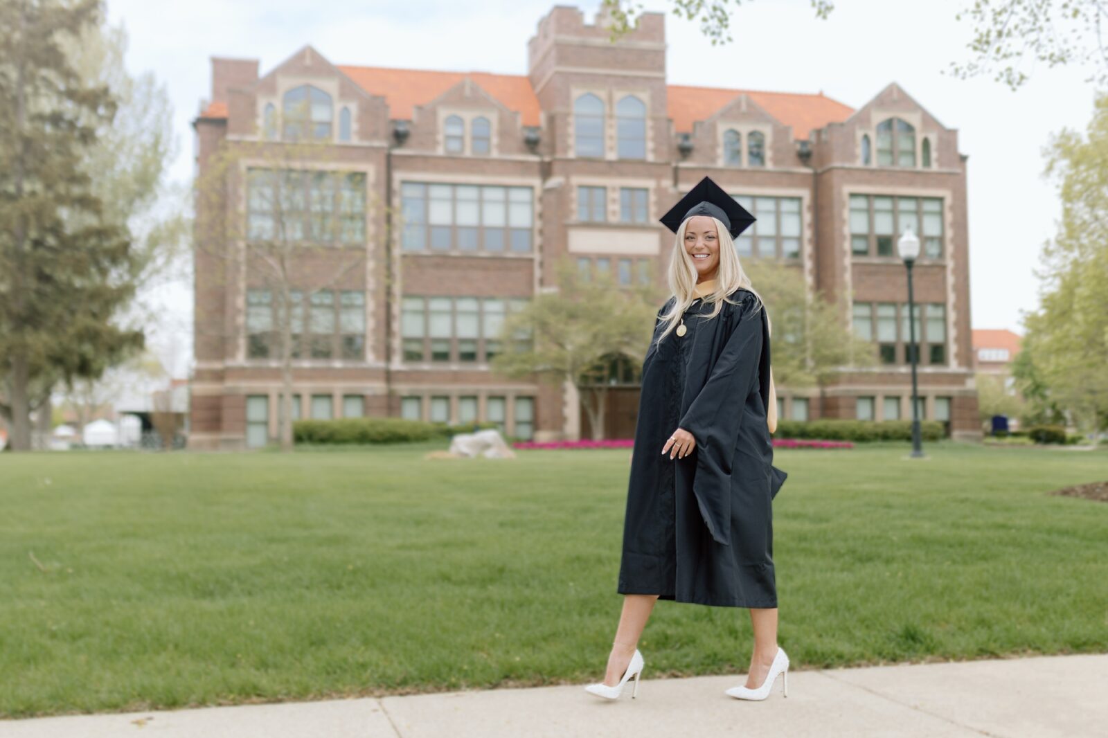 Hanafin's Aurora University Senior Photos » Charity White Photography